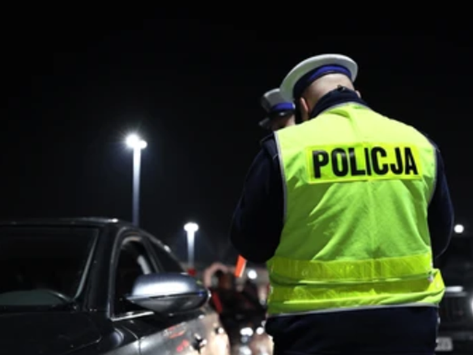 Rozwalone auta i płoty